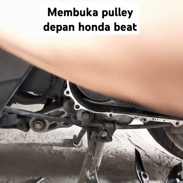Membuka pulley dpan honda beat dengan tracker cvt #cvtmatic #tutorial #honda #tutorial #beat # ...