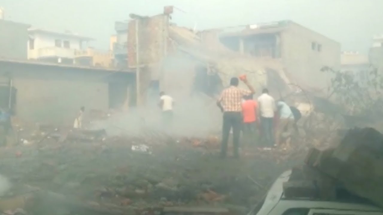At least 16 killed in explosion at fireworks factory in India - YouTube