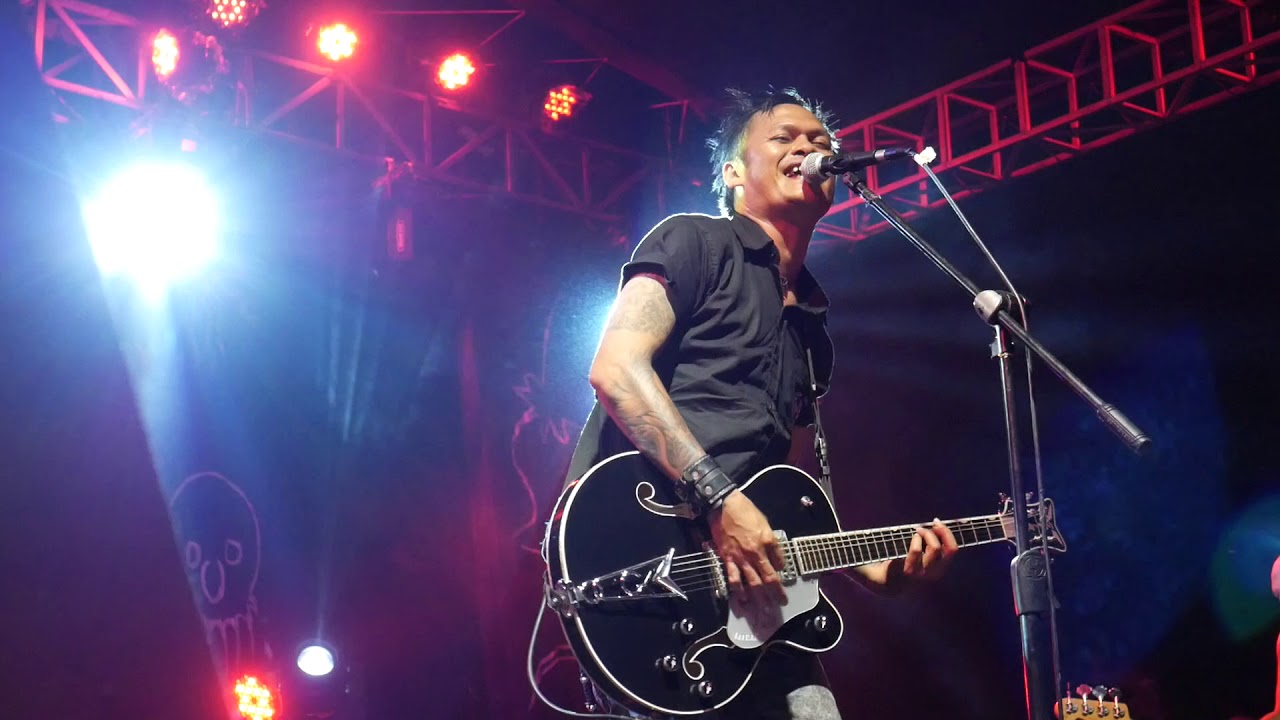 Lolot Band - Tresna Ngemasin Tiwas - AT Muara Beach Festival 2018 - YouTube