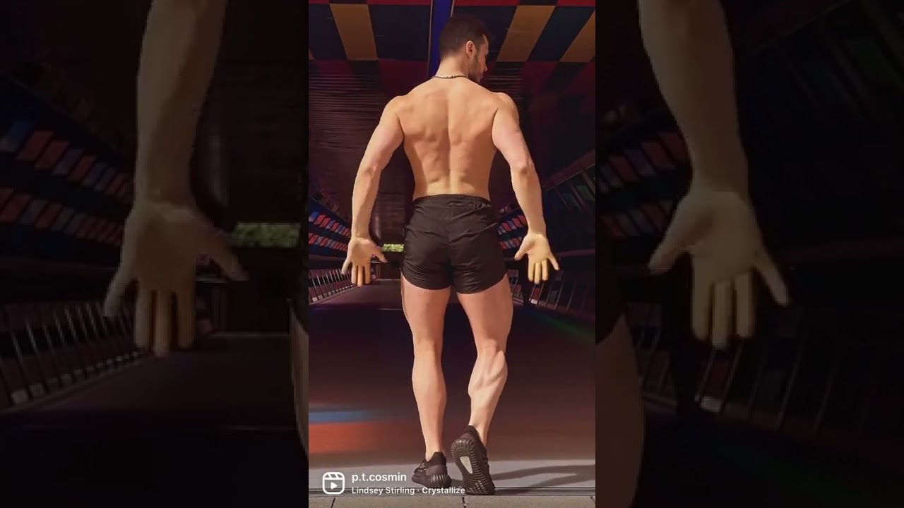 Cbum posing routine - YouTube