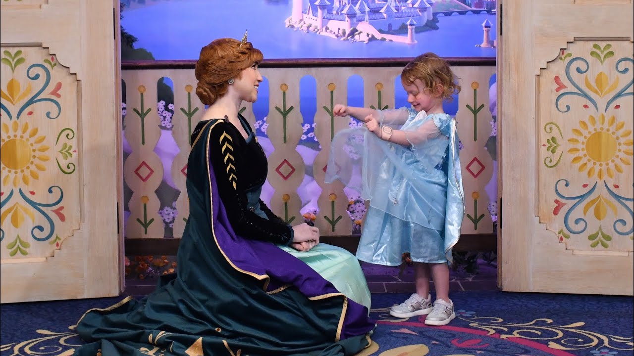 Meeting Elsa and Anna from Frozen at Disney’s Epcot - YouTube