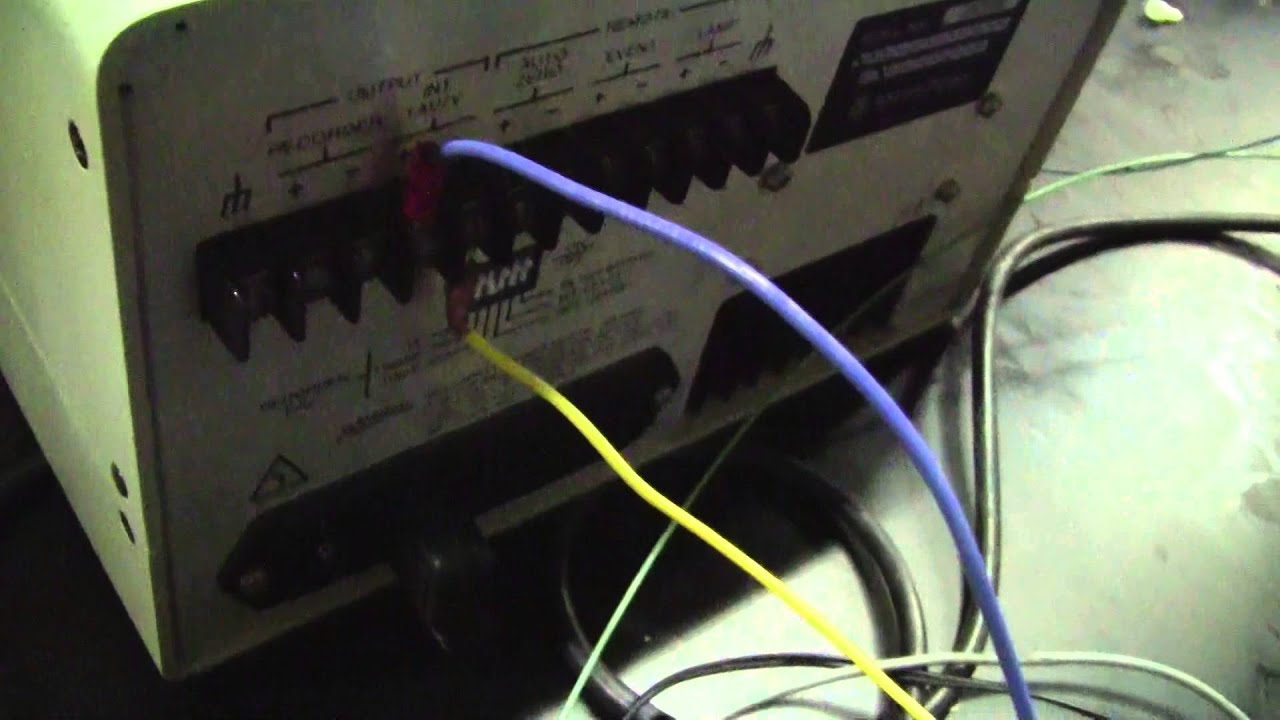 Spectra Physics Spectra 100 Variable Wavelength Detector - YouTube