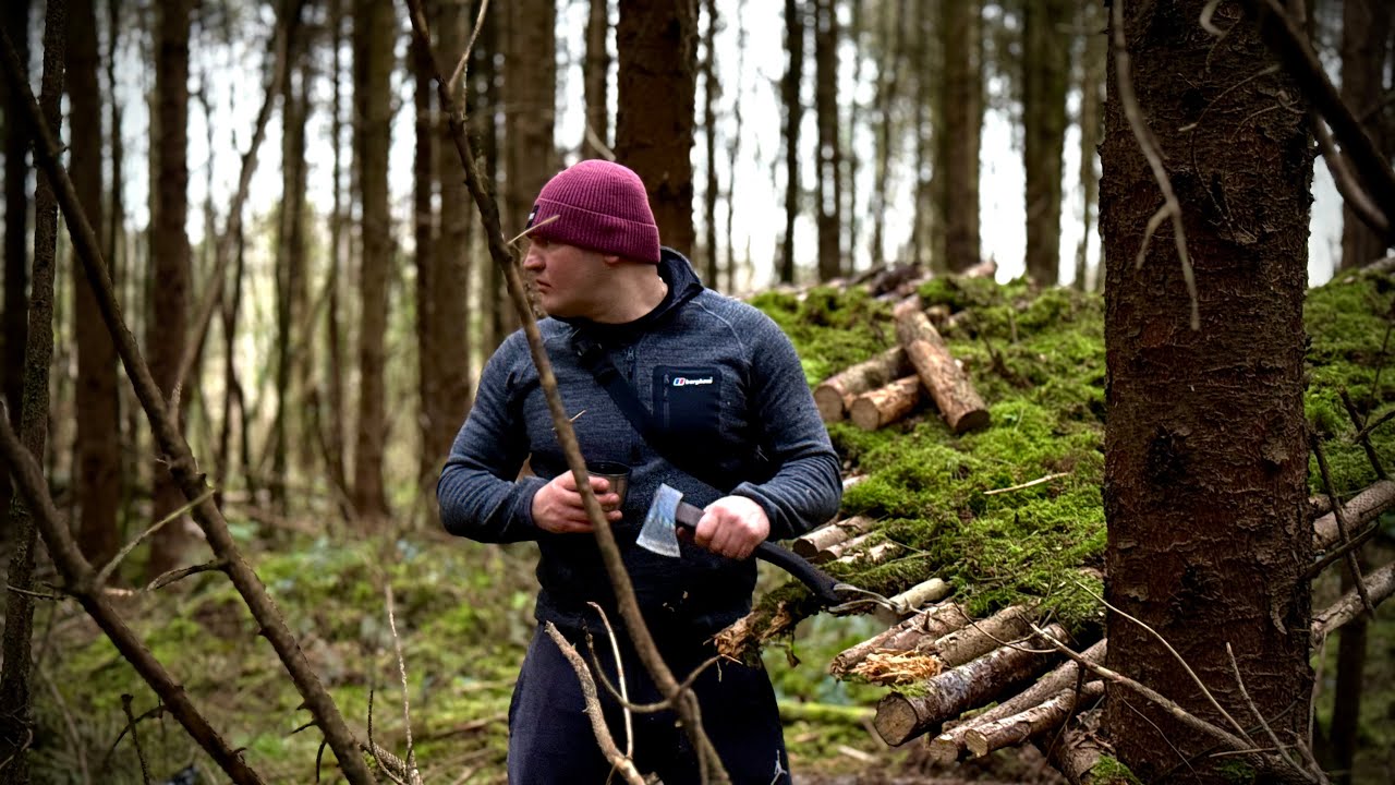 Life in the Forest , Solo Bushcraft , Built a Shelter and Cooked Food ...