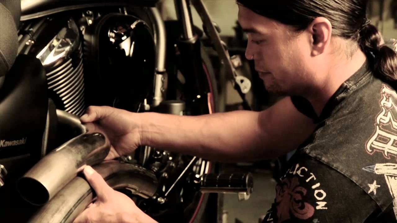 Matt Hotch and Hard-Krome Team Up To Design Pipes for VN 900 - YouTube