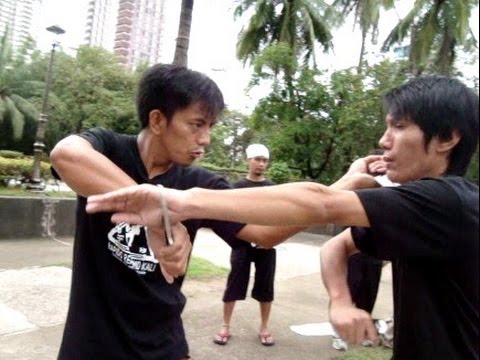 Double Reverse Knife Grip to Empty Hand Transition: RRK - Abon Taktikal ...