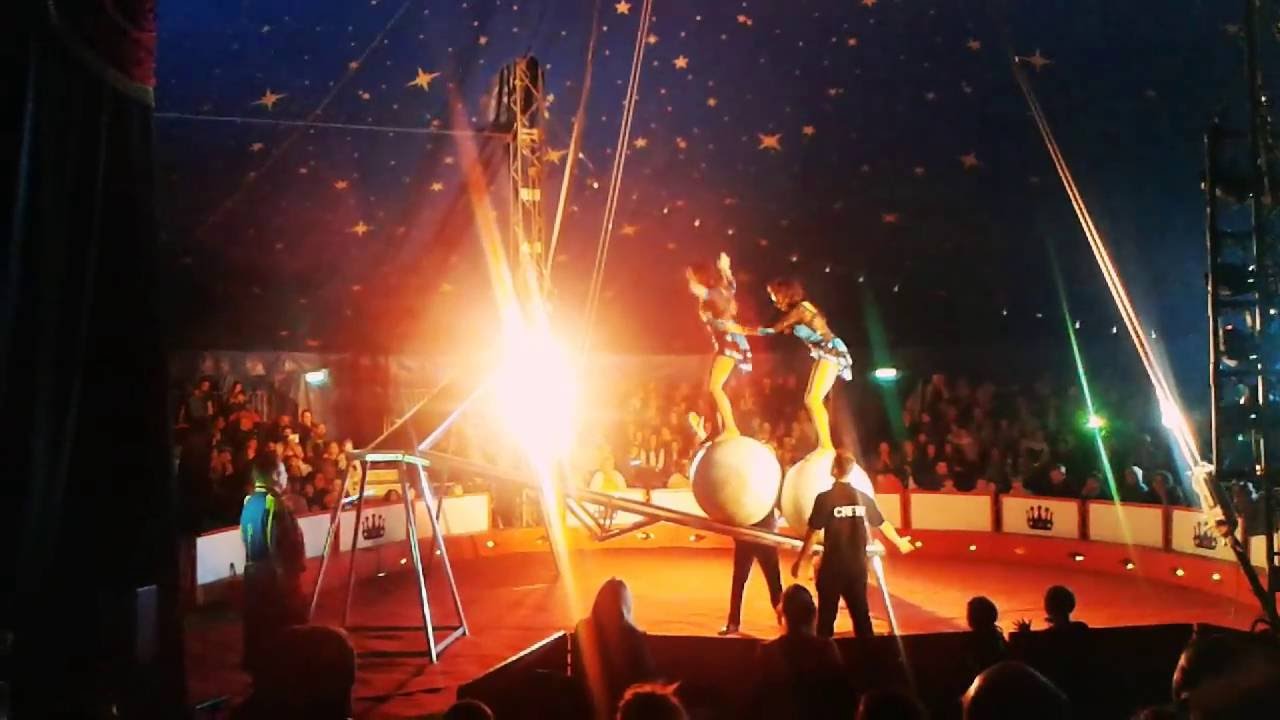 Las Chicas Morales with Circus Starr - YouTube