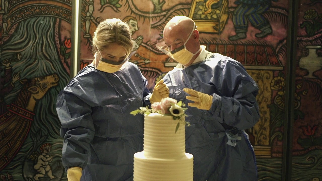HILARIOUS Wedding Cake Cutting - YouTube