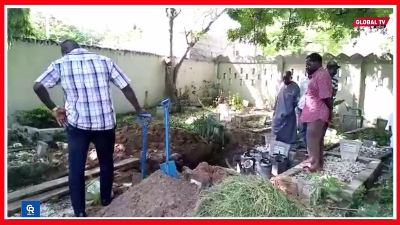 VIDEO: KABURI ANALOZIKWA MAREHEMU HUSSEIN JUMBE KWENYE MAKABURI ya ...