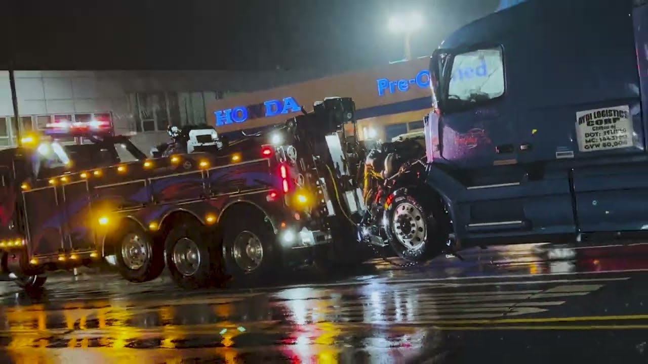 TOWING A CRASHED TRAILER DURING THE STORM! #heavydutytrucks #fyp # ...