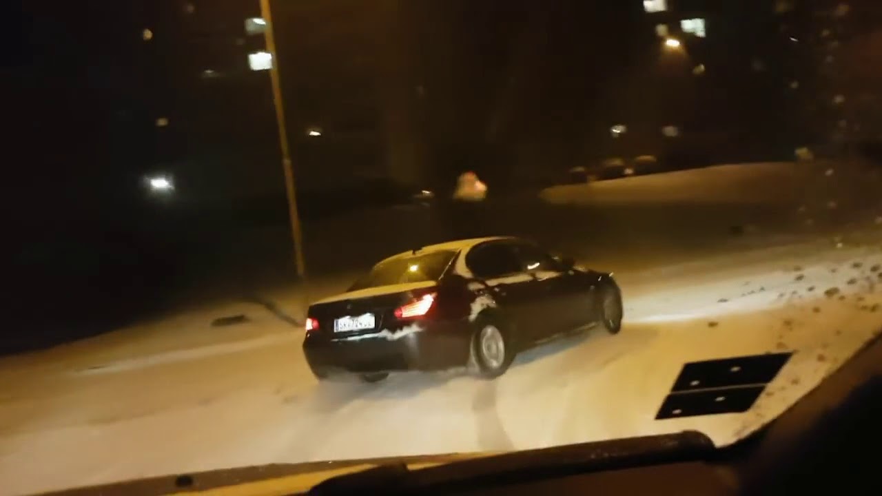 INSANE BMW E60 530D DRIFT IN SNOW (COPS?!) - YouTube
