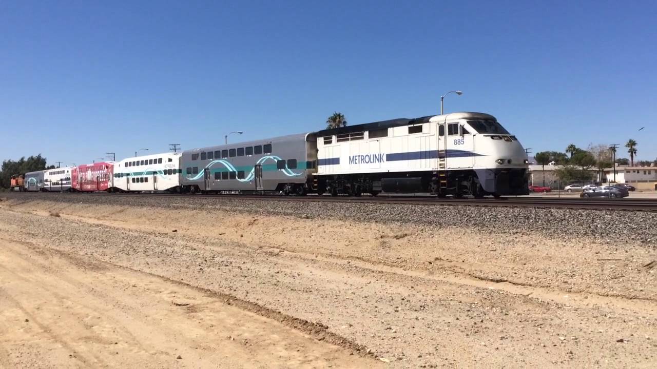 K5LA Metrolink 885 - YouTube