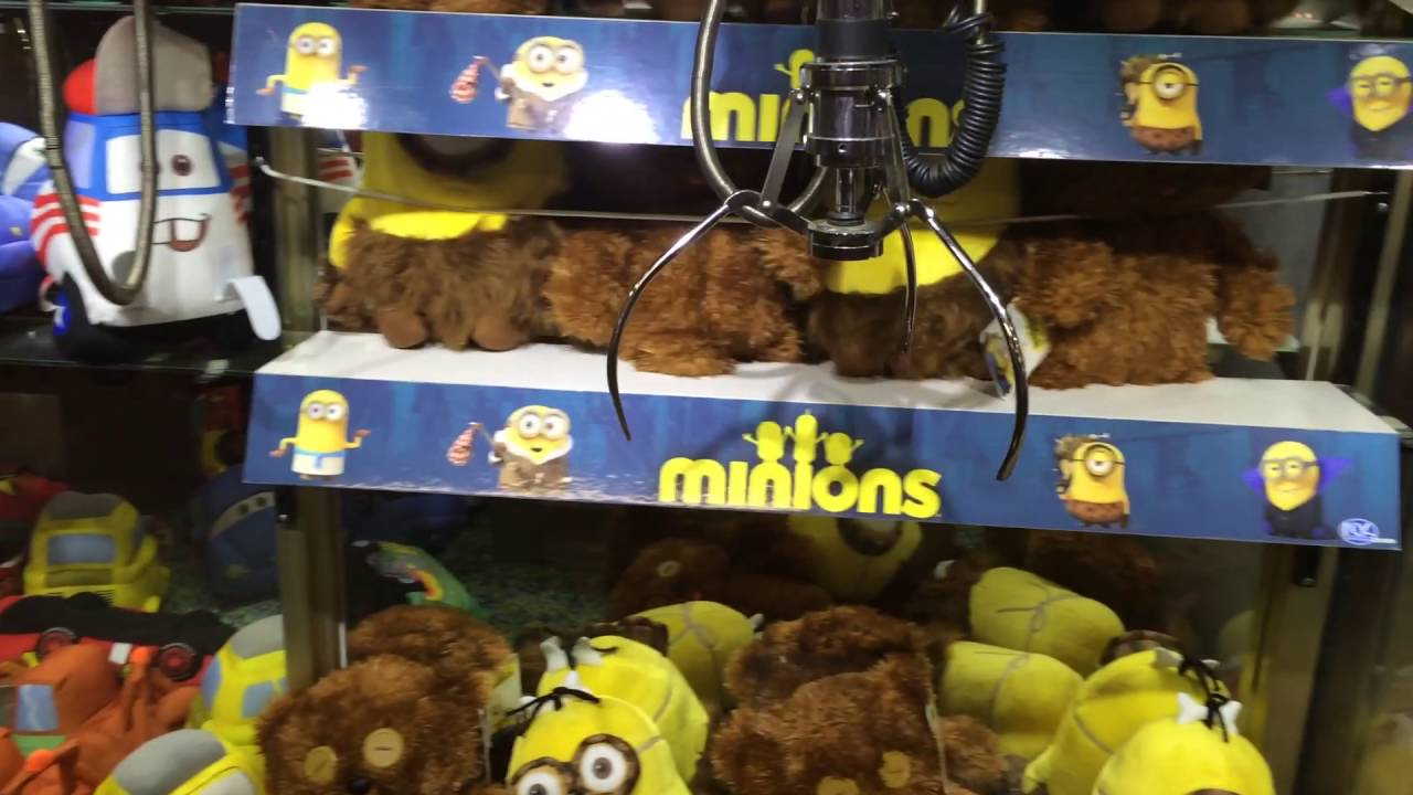Cromptons Claw Machine (Minions) - YouTube