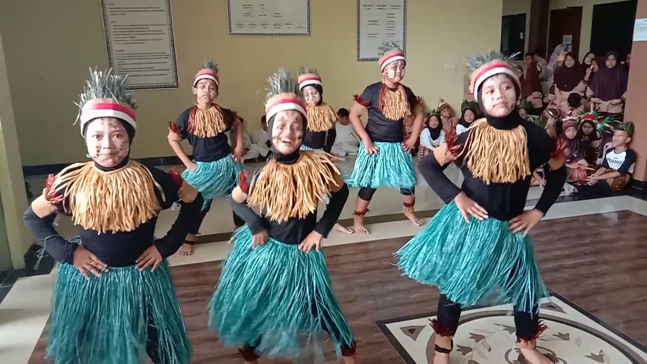 Tari sajojo Papua GPIS - YouTube