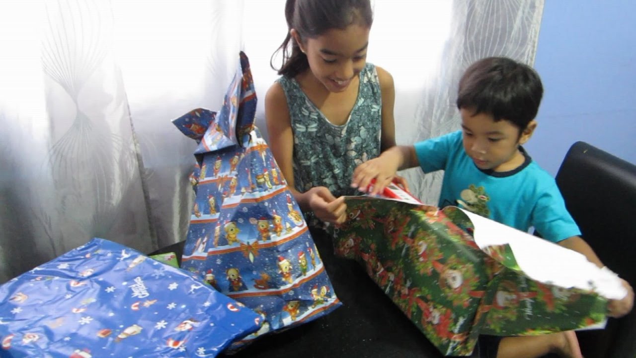 Christmas presents opening | Kids opening Christmas gifts | Christmas ...