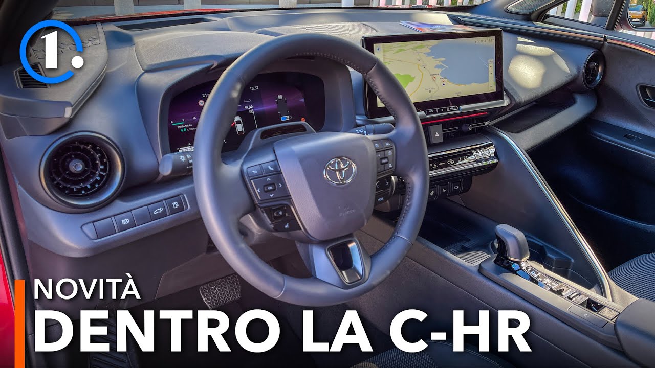 Gli INTERNI della Toyota C-HR Hybrid (2023) | Spazio, bagagliaio e ...