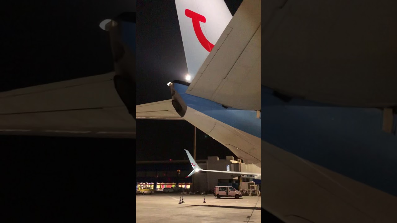Boeing 737-800 Walkaround - YouTube