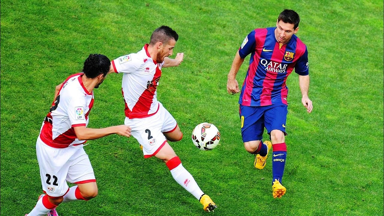 20 Monstrous Passing Skills by Lionel Messi Inhuman Vision ||HD|| - YouTube