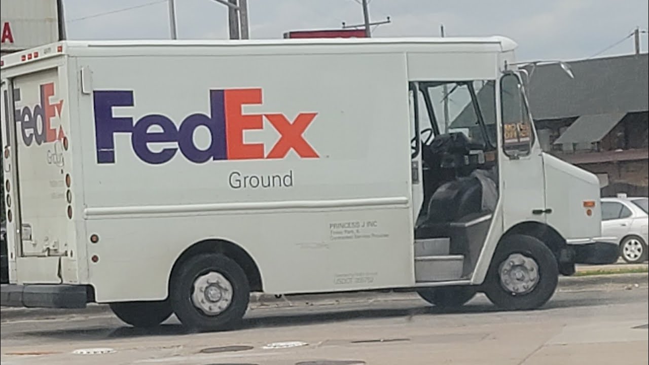 FedEx Story - College Roommates Loaders - then 2 FedEx drivers pull up ...