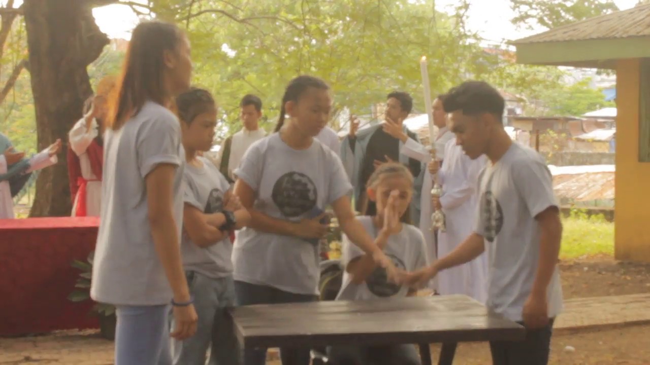 Ang Unang Istasyon Reenactment - YouTube