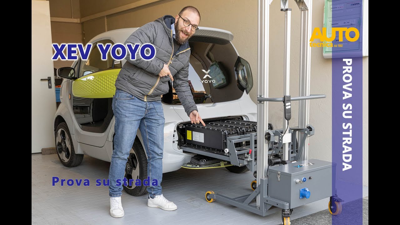 XEV YOYO: al distributore ti sostituiscono la batteria! - YouTube