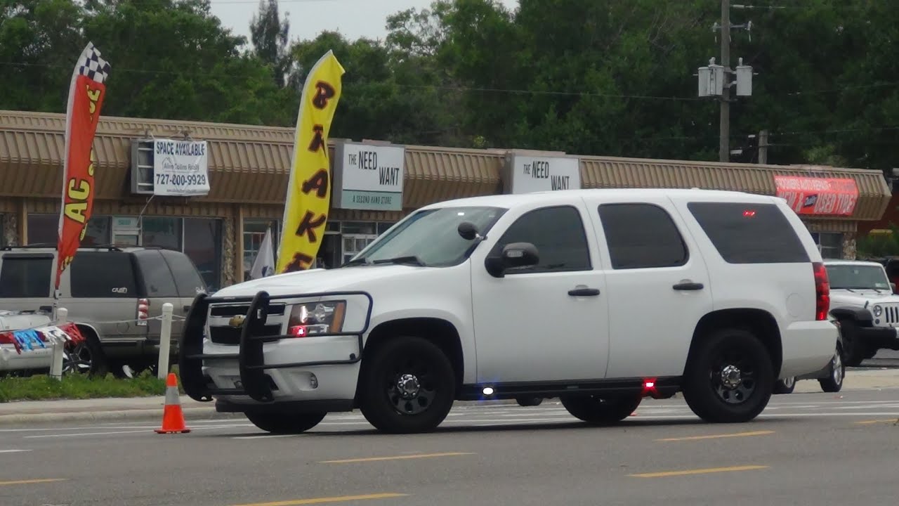 Undercover Sheriff SUV Lots Of LED Lights - YouTube