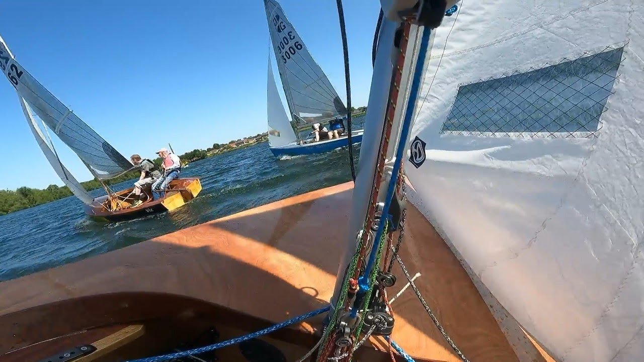 Chipstead SC Graduate dinghy racing 4 6 2023 - YouTube