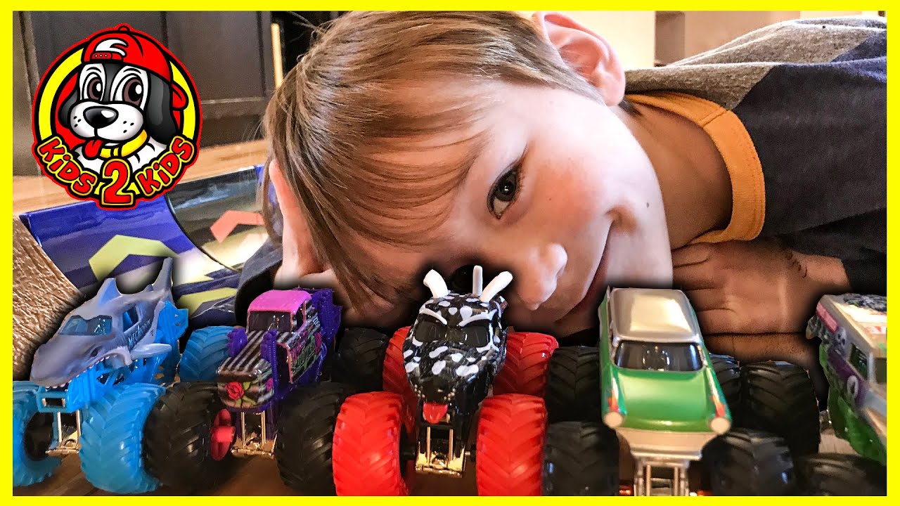 Monster Jam Truck Toys Ultimate DIY GARAGE STADIUM & Freestyle Ramp ...