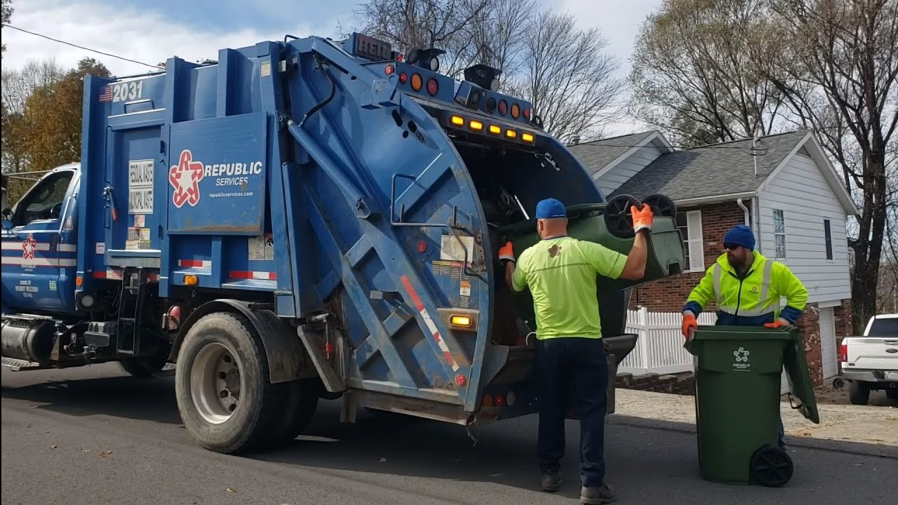 Republic Services Ford Heil Mini Rear Loader Garbage Truck on Recycle ...