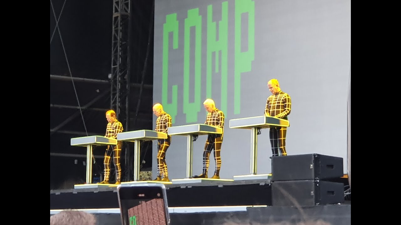 KRAFTWERK - Trans - Europe Express - All Points East - LONDON - 20 8 22 ...