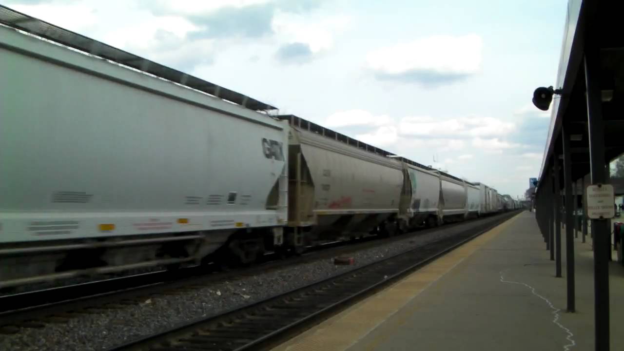 BNSF 8233 West - Naperville, IL - YouTube