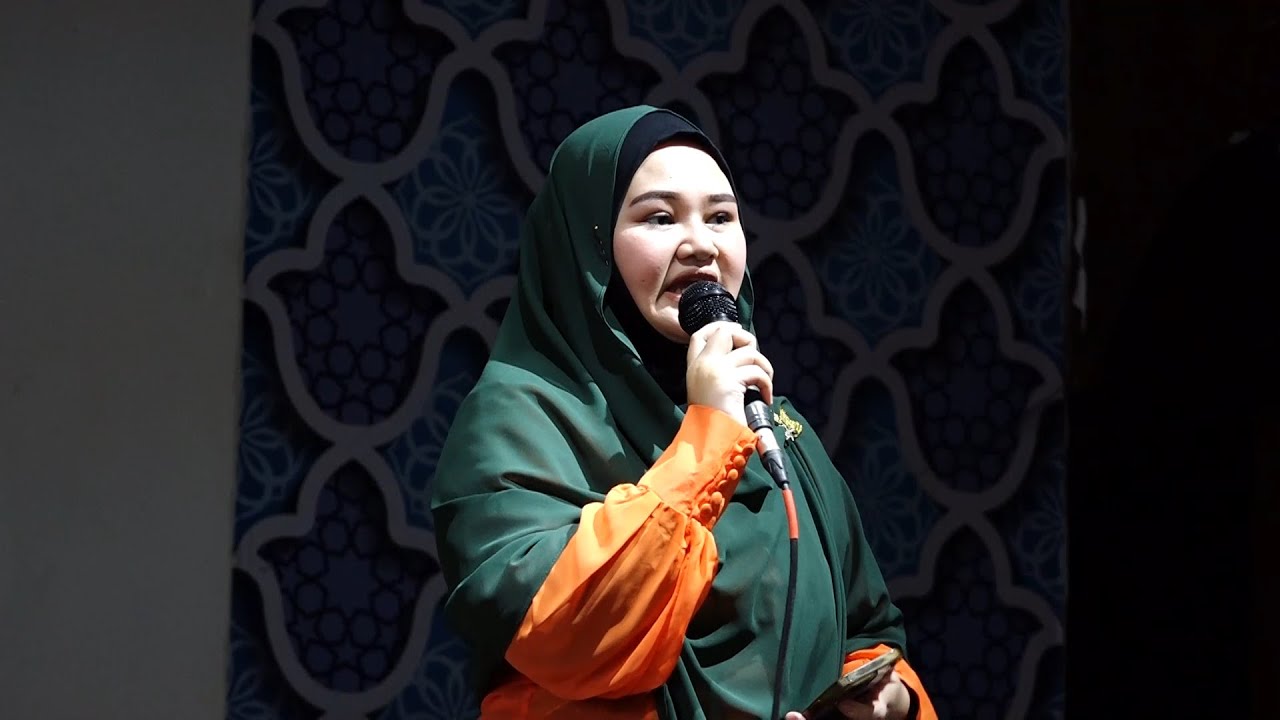 Sambutan kepala sekolah Anne Rufaidah S.Psi acara SMP Attahiriyah AWARD ...