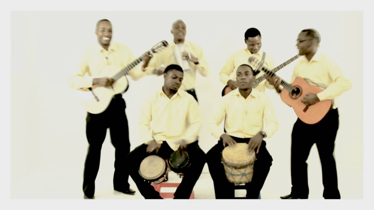 Los Inquietos con Sabor a BOMBA - YouTube