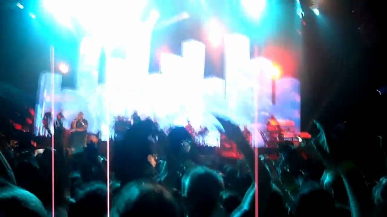 Jay Z - Big Pimpin @ M.E.N. 7/6/10 - YouTube
