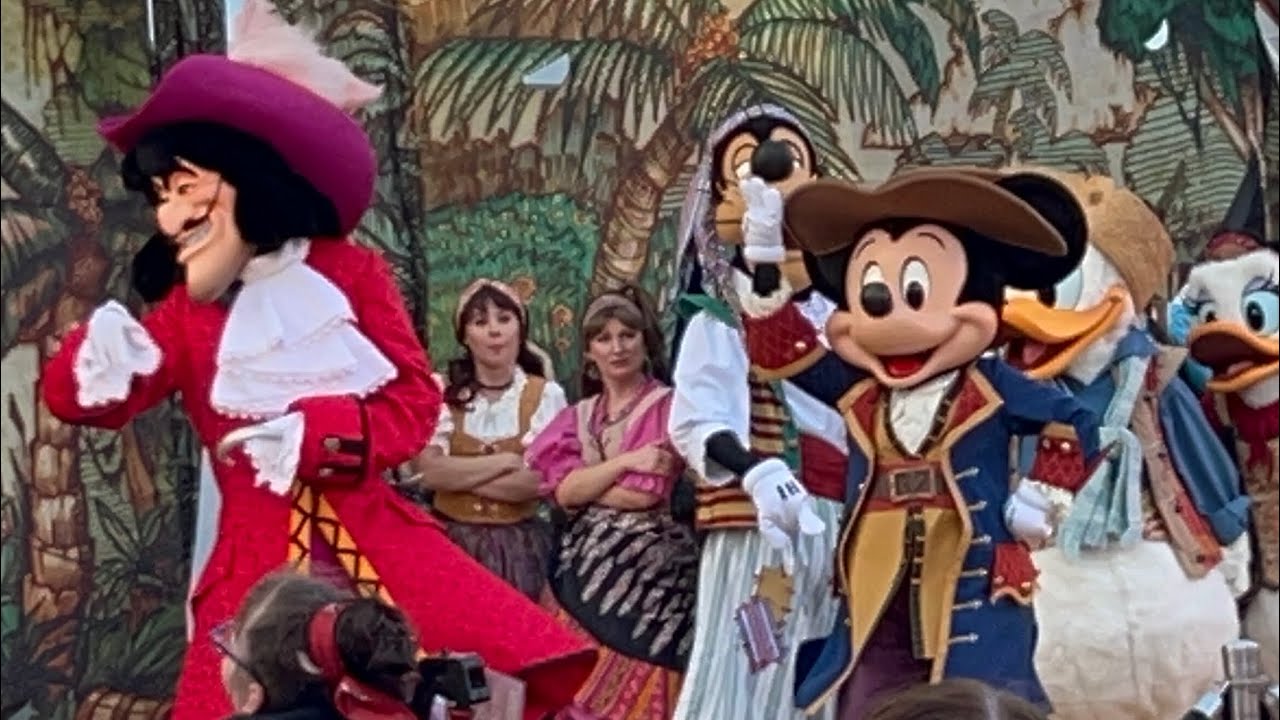 Mickey’s pirate deck show- Disney Dream Pirate Night Entertainment ...