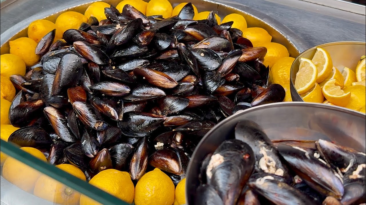 Stuffed Mussels & Fried Mussels at Kadıköy Midiyecisi | Istanbul’s ...