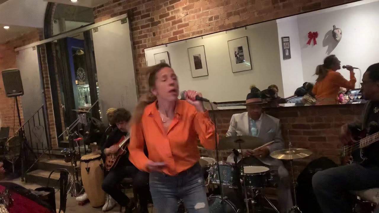 Kathryn Farmer Gets Down ! - YouTube