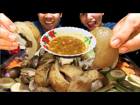 Today, come and eat boiled cow skin , How delicious does it taste 😋Let ...