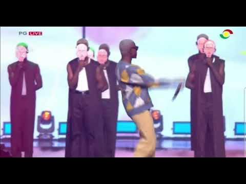 Our sugar daddy is backkkk, check out Kidi's surprise performance at the just ended VGMA's - YouTube