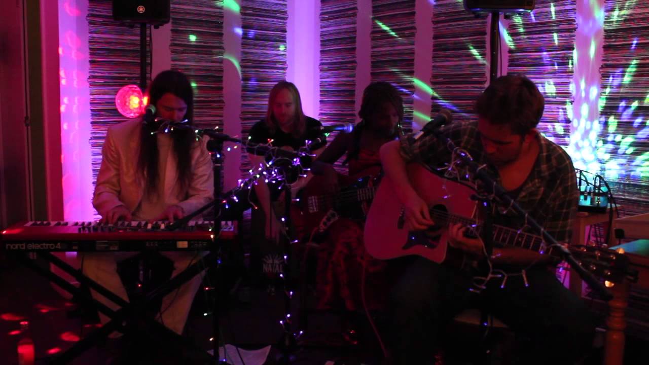 4th Labyrinth - Pretty Coloured Faces (unplugged) - YouTube