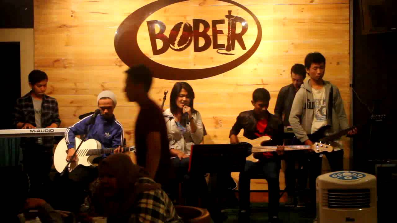 Mafia Dia accoustic Version @BOBER CAFE Bandung - YouTube
