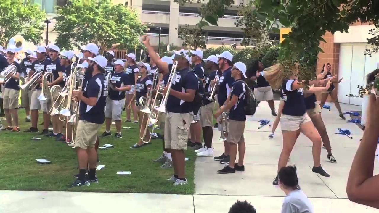 Old Dominion University Monarch Marching Band - "Talkin' Out the Side ...