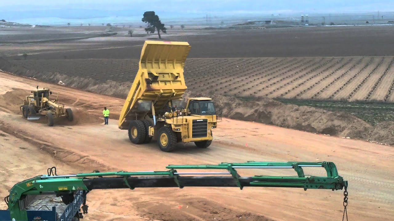 KOMATSU HD465-7 - YouTube
