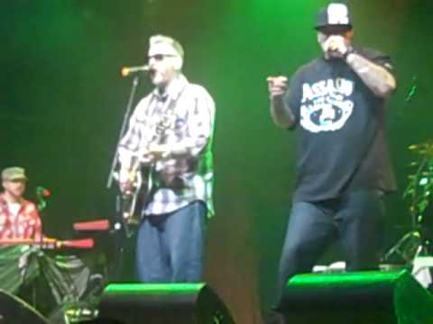Everlast featuring B-Real of Cypress Hill - YouTube