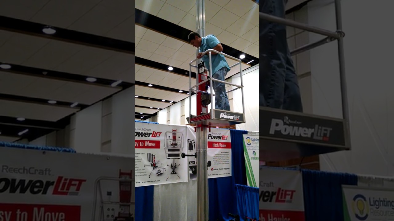 PowerLift Descending at NFMT 2017 | ReechCraft - YouTube