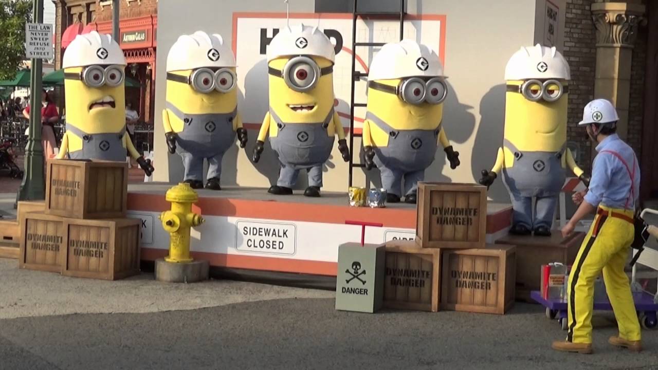 USJミニオン工事中ショー Minion under construction show - YouTube