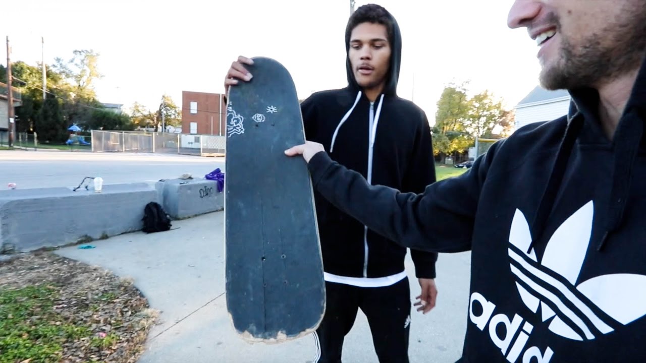 SKATEBOARD SPLIT IN THE MIDDLE - YouTube