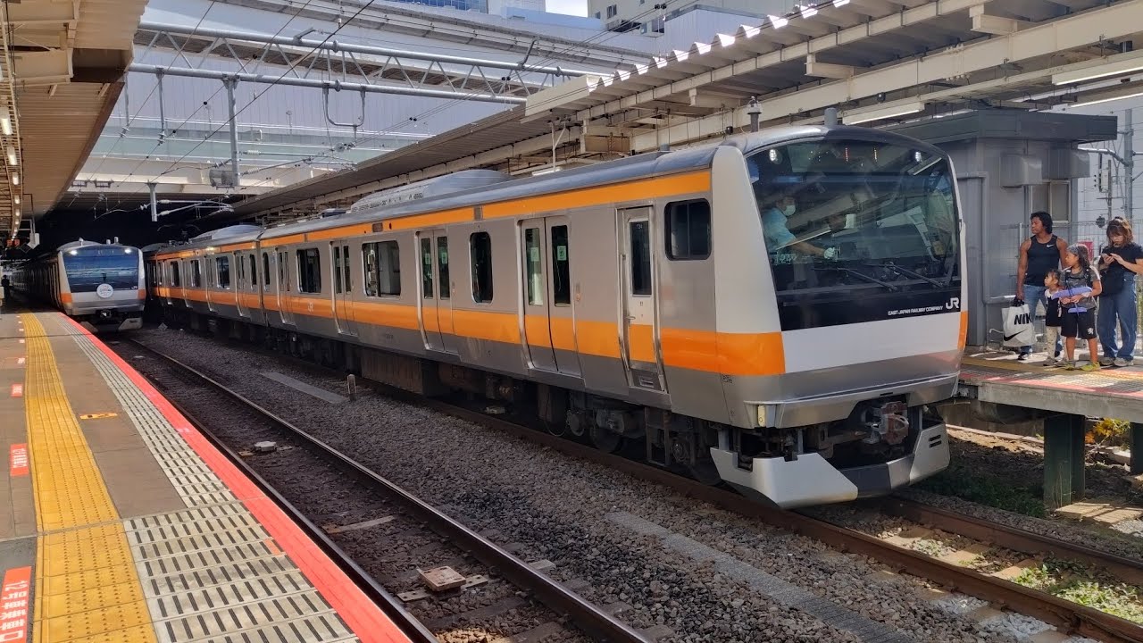 [G車無料開放限定！ジョイント音最高！]E233系 T24編成(サロE233-2・サロE232-2) 青梅線直通快速青梅行が6分遅れて立川駅5番線を発車するシーン - YouTube