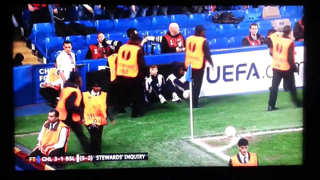 EPIC!!! Chelsea Stewards walk in front of a Basel corner kick!! HD ...