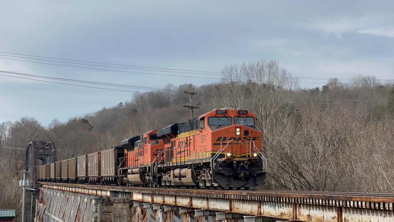 BNSF ES44AC 5874 w/ Executive MAC Leads NS Coal 72Z on 2/5/23 (Part 1/3) - YouTube