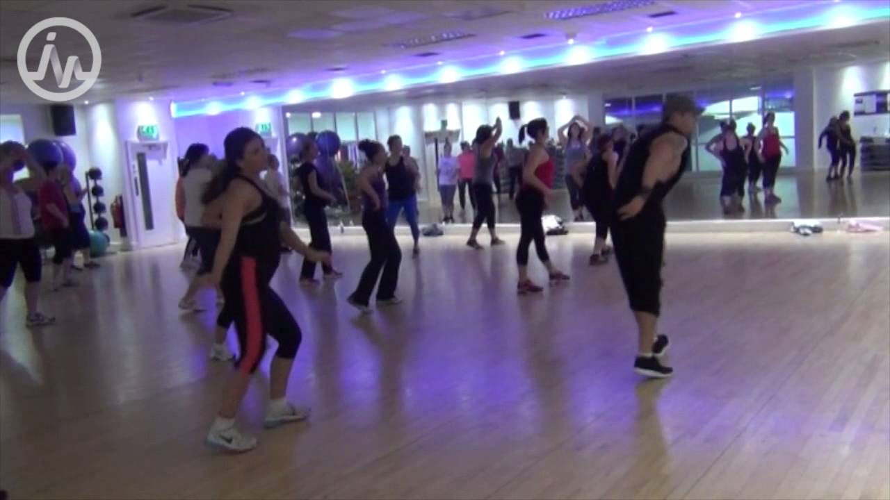i-motion gym ZUMBA Shake it and wake it! - YouTube